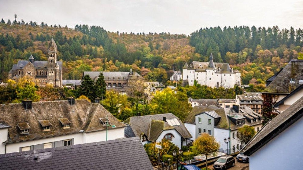 Clervaux - Brocante Marché et tour de la ville en calèche - Ardenne.org